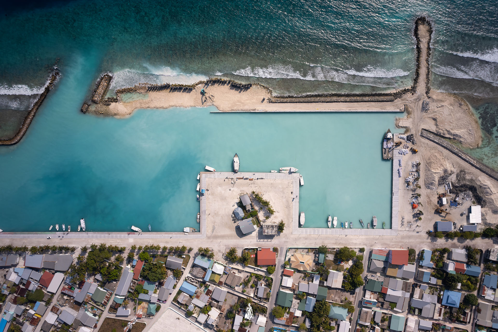 Dhidhdhoo: Capital of Haa Alif Atoll | Zuvaan Masveriya